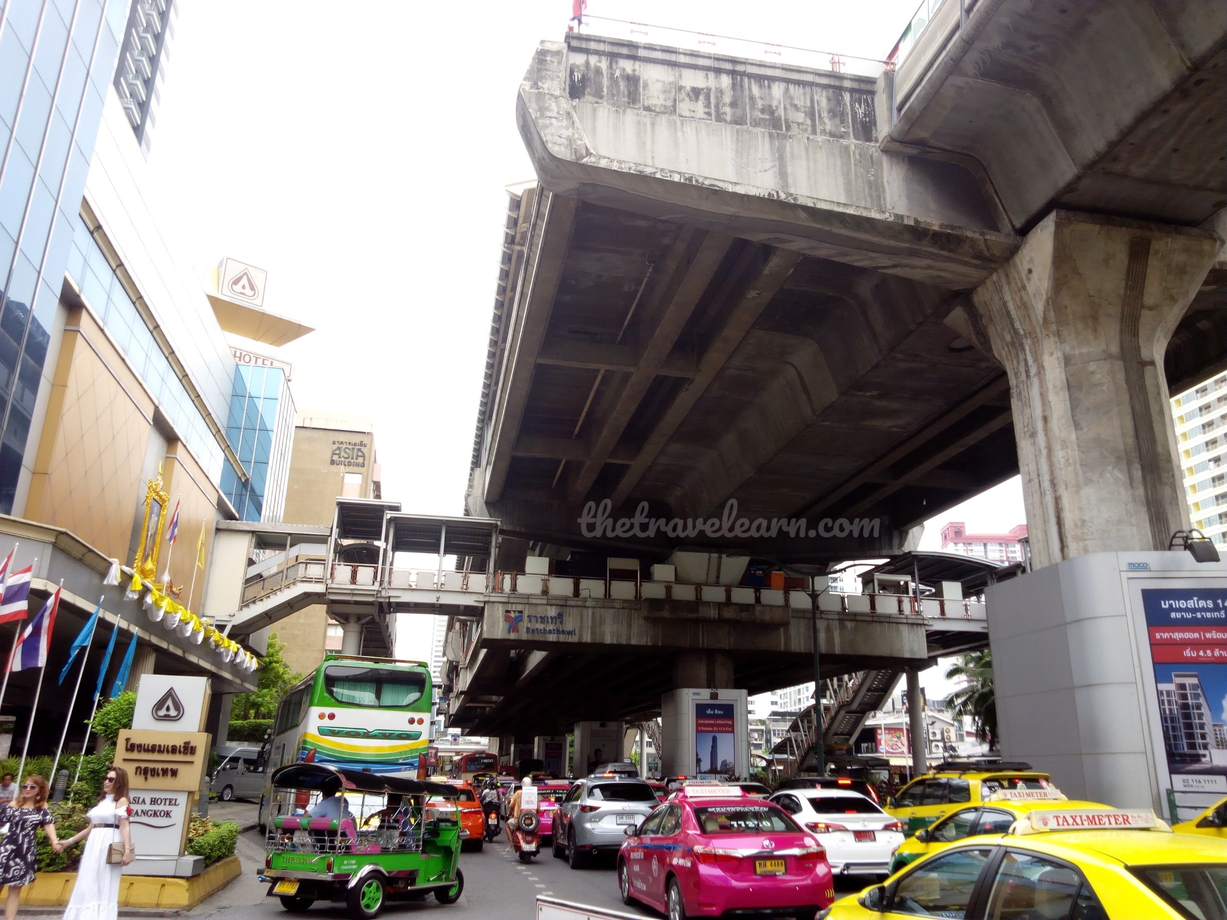 Naik Perahu Menyusuri Kanal, Naik Kereta Membelah Angkasa Menuju ...