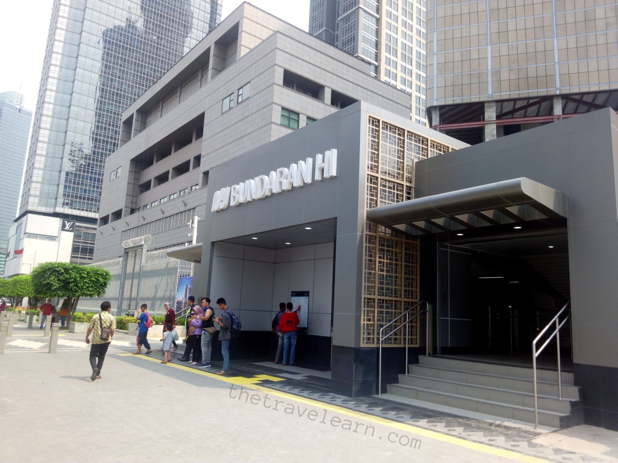 [Bi-Lingual Post] MRT Jakarta: Review & Travel Guide | the travelearn